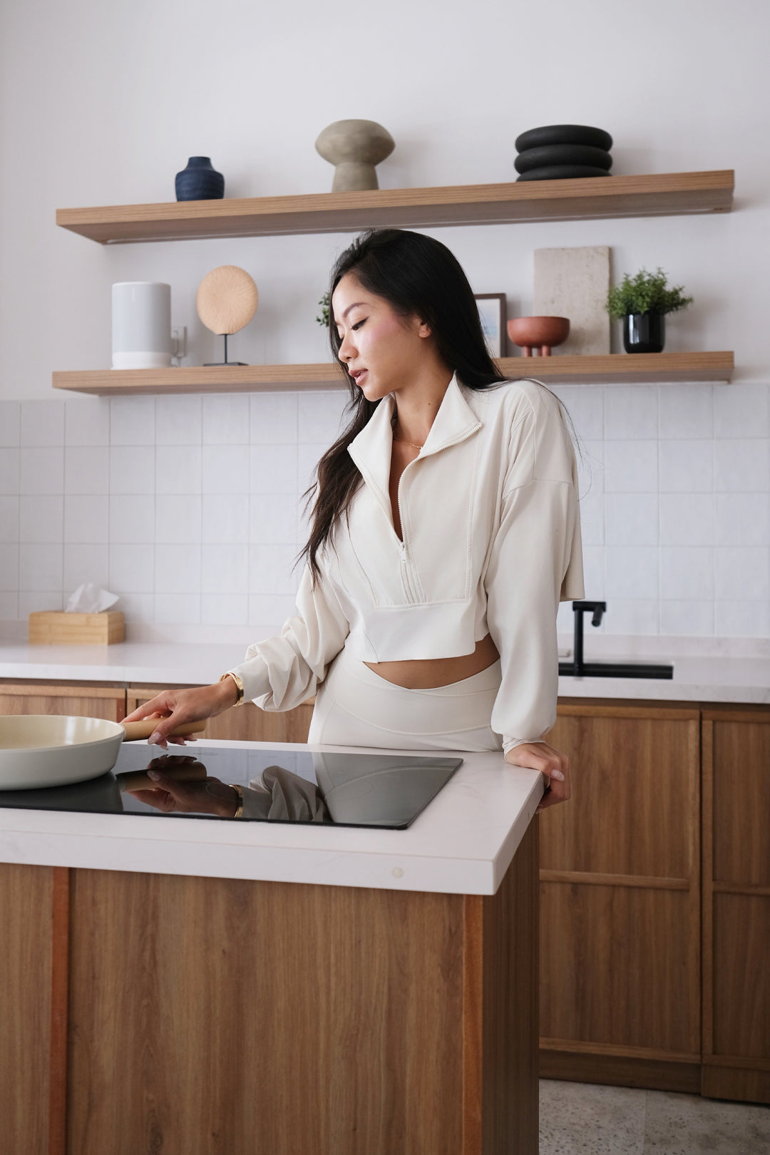 Lucky Star Pullover + No Strings Attached Shorts (Tofu) Bundle – Vivre Activewear